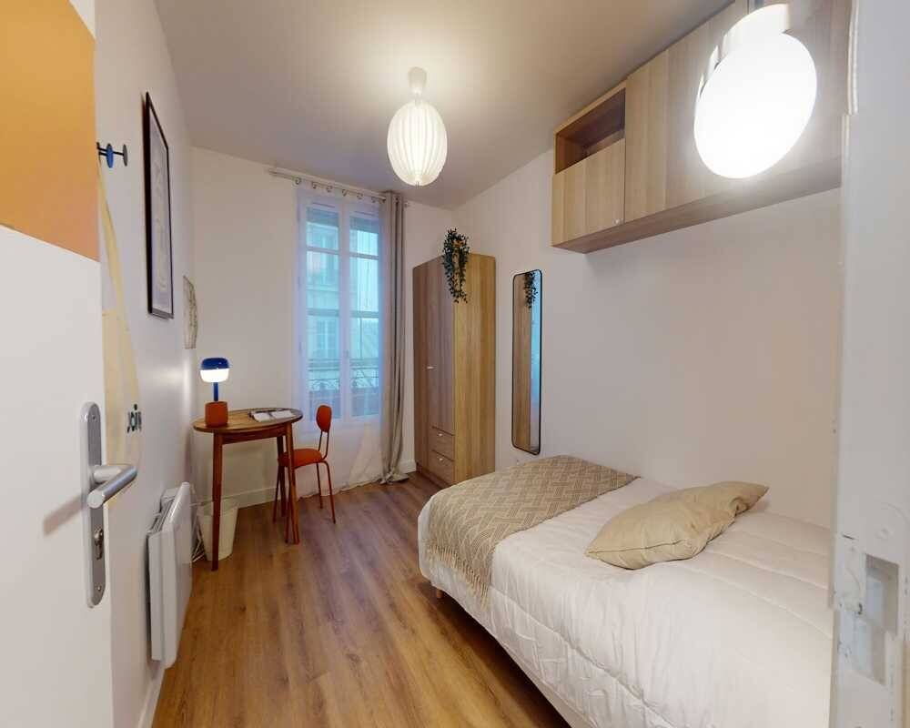 140m² Private room in a flatshare for 9 people Paris | Studapart